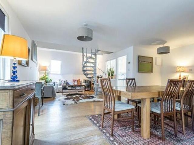 2 Bedroom Flat For Sale In London