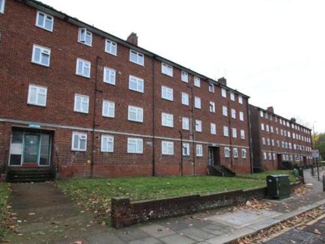 2 Bedroom Flat For Sale In London