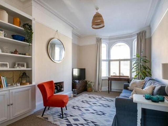 2 Bedroom Flat For Sale In London