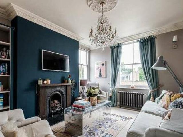 2 Bedroom Flat For Sale In London