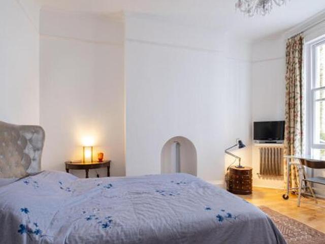2 Bedroom Flat For Sale In London
