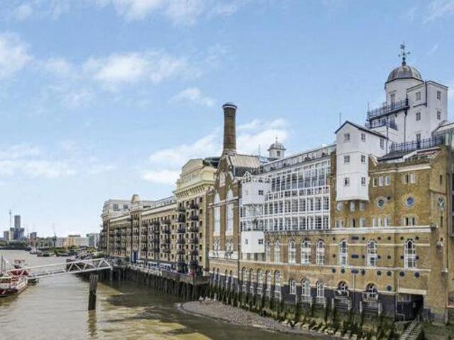 2 Bedroom Flat For Sale In London