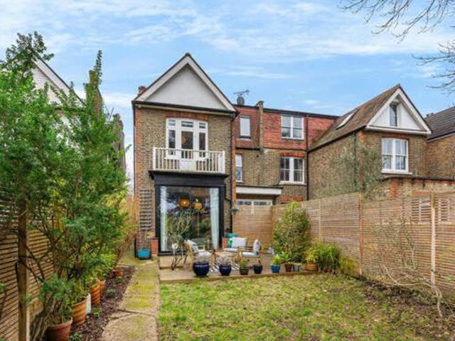 2 Bedroom Flat For Sale In London