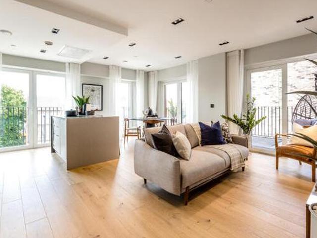 2 Bedroom Flat For Sale In London