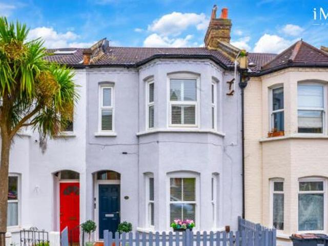 2 Bedroom Flat For Sale In London