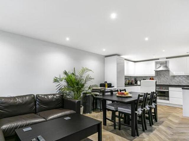 2 Bedroom Flat For Sale In London