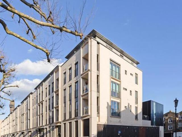 2 Bedroom Flat For Sale In London