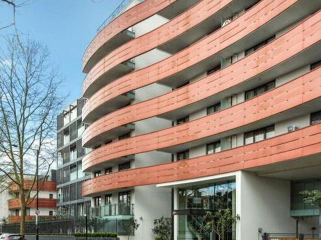 2 Bedroom Flat For Sale In London