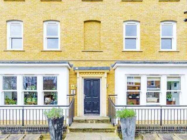 2 Bedroom Flat For Sale In London