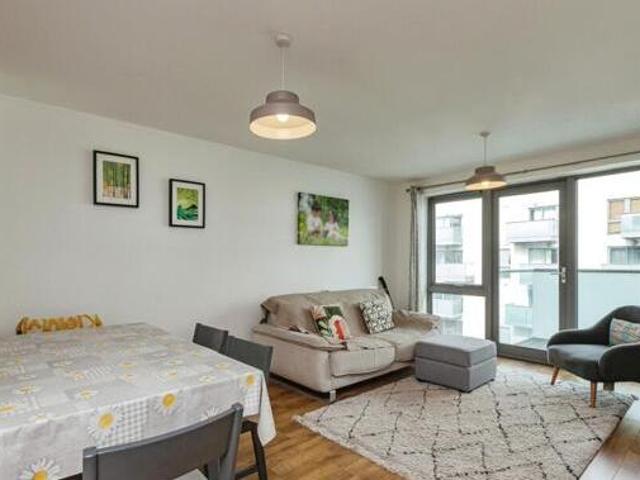 2 Bedroom Flat For Sale In London