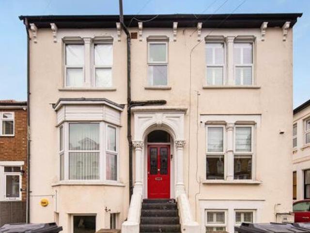 2 Bedroom Flat For Sale In London