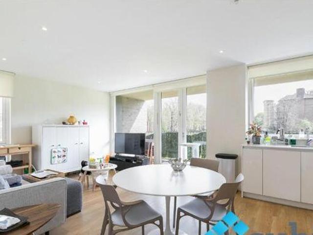 2 Bedroom Flat For Sale In London