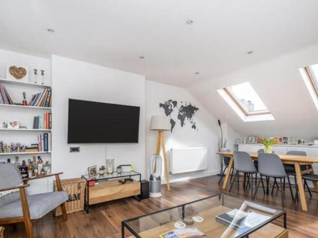 2 Bedroom Flat For Sale In London