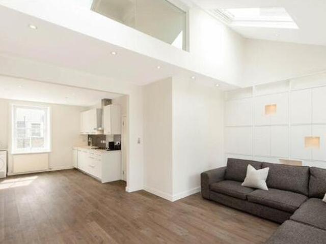 2 Bedroom Flat For Sale In London