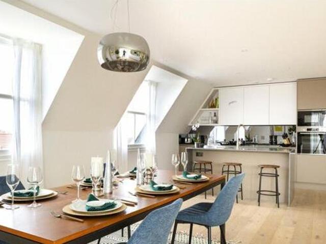 2 Bedroom Flat For Sale In London