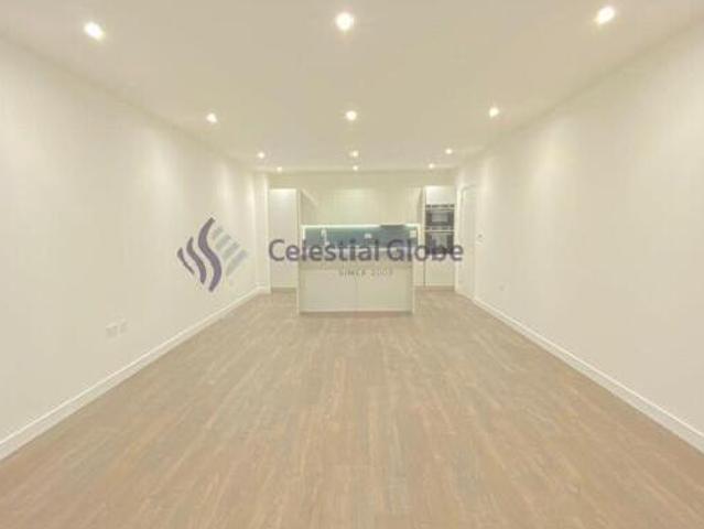 2 Bedroom Flat For Sale In London