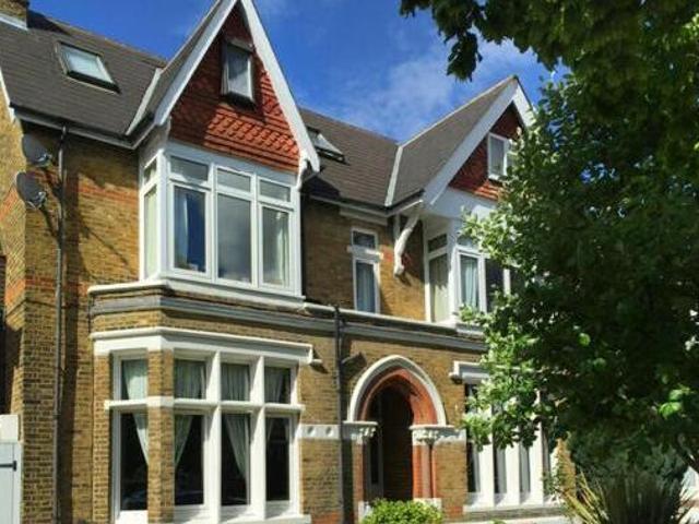 2 Bedroom Flat For Sale In London