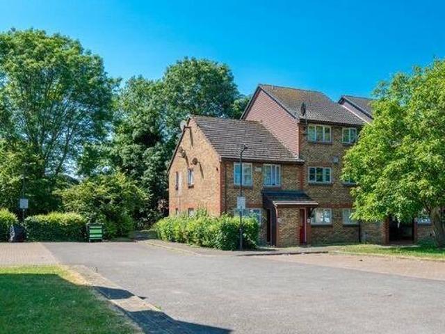 2 Bedroom Flat For Sale In London
