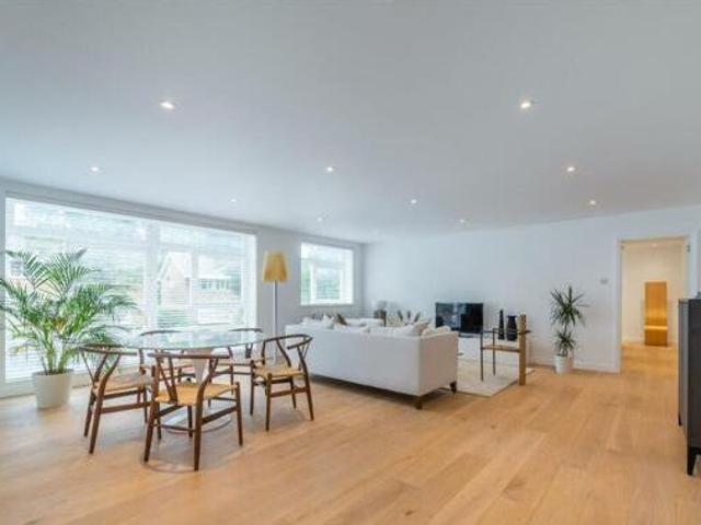 2 Bedroom Flat For Sale In London