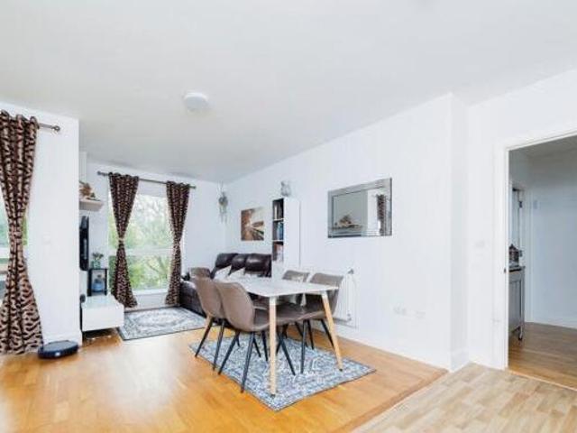 2 Bedroom Flat For Sale In London
