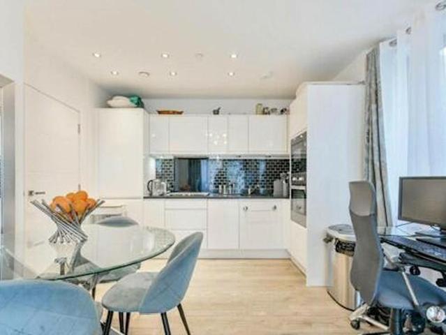 2 Bedroom Flat For Sale In London