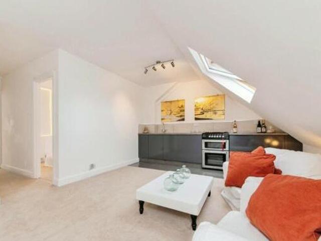 2 Bedroom Flat For Sale In London