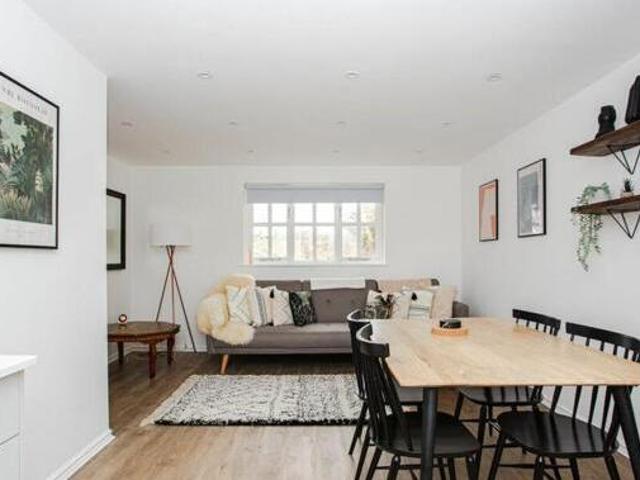 2 Bedroom Flat For Sale In London