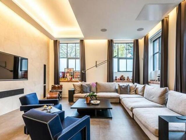 2 Bedroom Flat For Sale In London