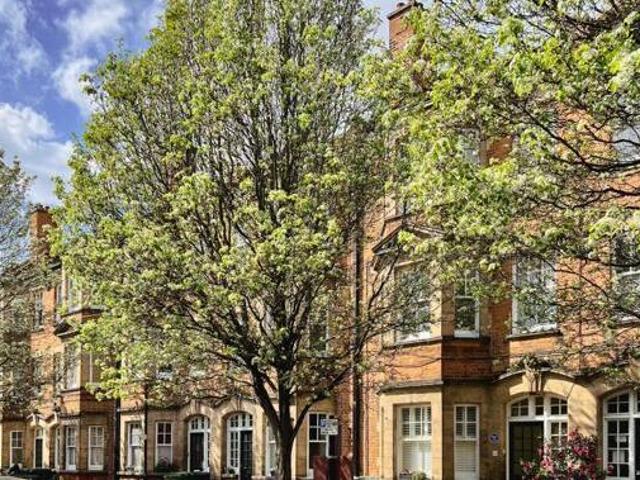2 Bedroom Flat For Sale In London