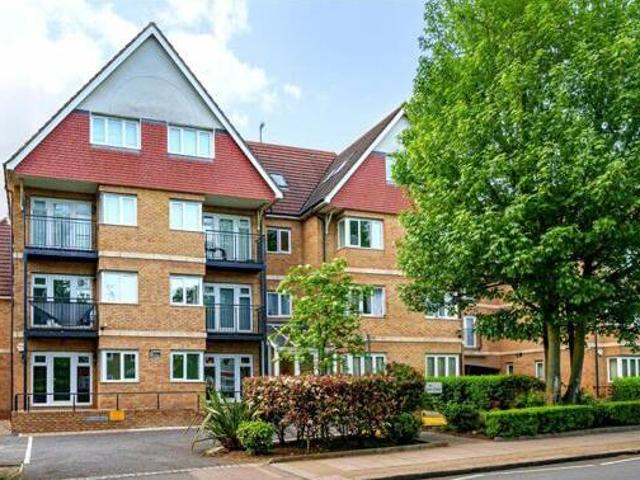2 Bedroom Flat For Sale In London