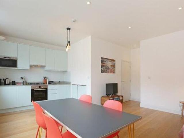 2 Bedroom Flat For Sale In London