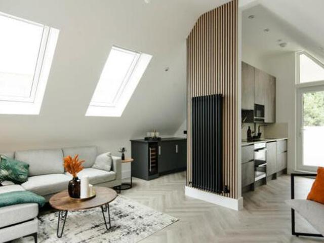 2 Bedroom Flat For Sale In London