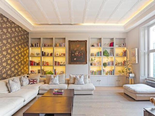 2 Bedroom Flat For Sale In London