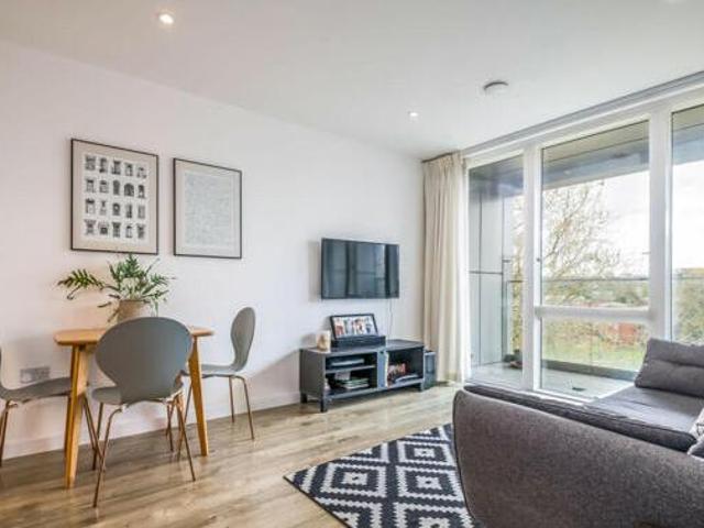 2 Bedroom Flat For Sale In London