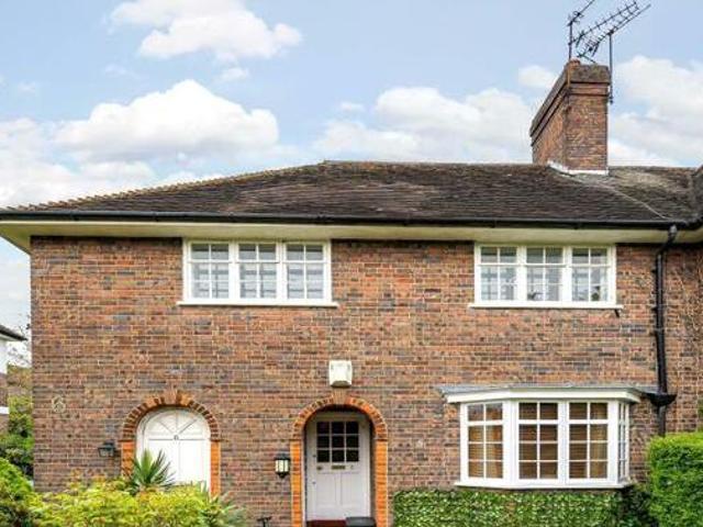 2 Bedroom Flat For Sale In London