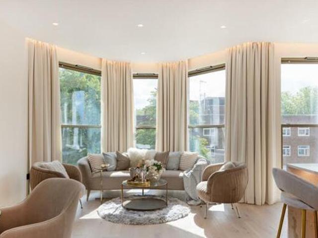 2 Bedroom Flat For Sale In London