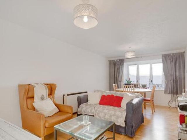 2 Bedroom Flat For Sale In London