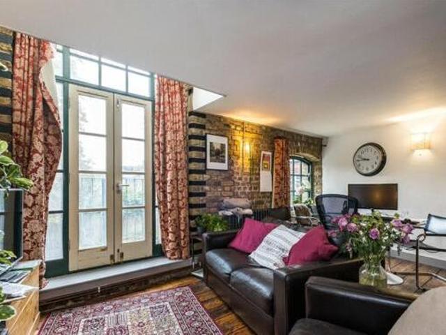 2 Bedroom Flat For Sale In London