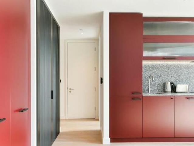 2 Bedroom Flat For Sale In London