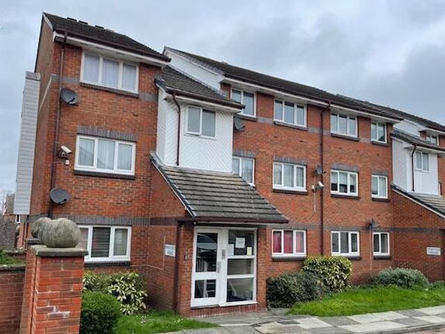 2 Bedroom Flat For Sale In London