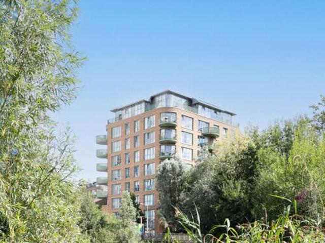 2 Bedroom Flat For Sale In London