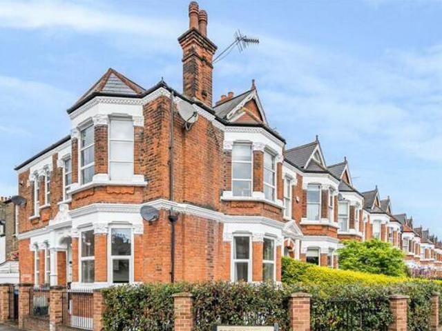 2 Bedroom Flat For Sale In London