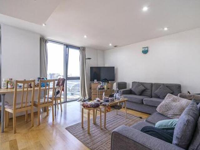 2 Bedroom Flat For Sale In London