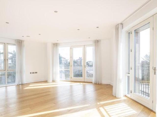 2 Bedroom Flat For Sale In London