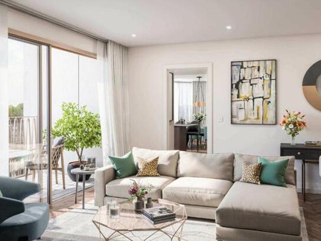 2 Bedroom Flat For Sale In London