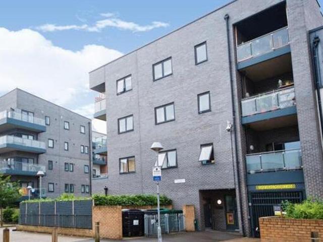 2 Bedroom Flat For Sale In London