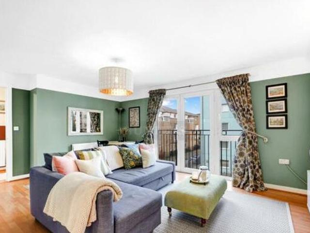 2 Bedroom Flat For Sale In London
