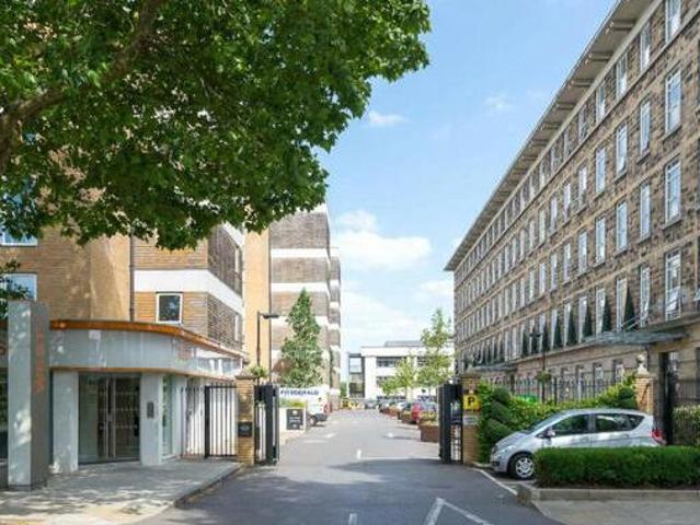 2 Bedroom Flat For Sale In London