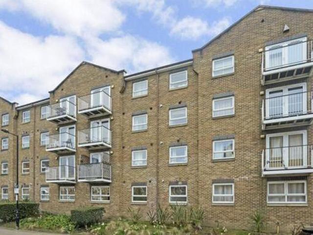 2 Bedroom Flat For Sale In London