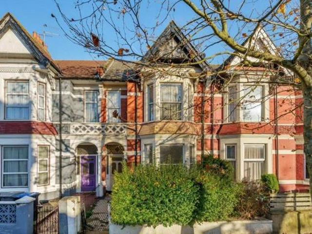 2 Bedroom Flat For Sale In London